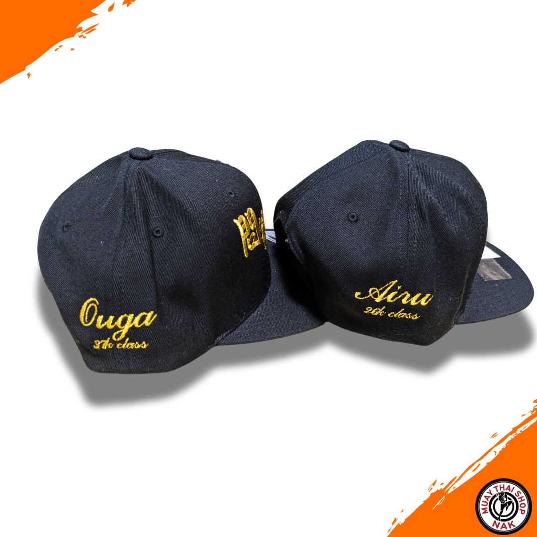 Airu選手・Ouga選手 キャップへのワンポイント刺しゅう | ムエタイショップNAK